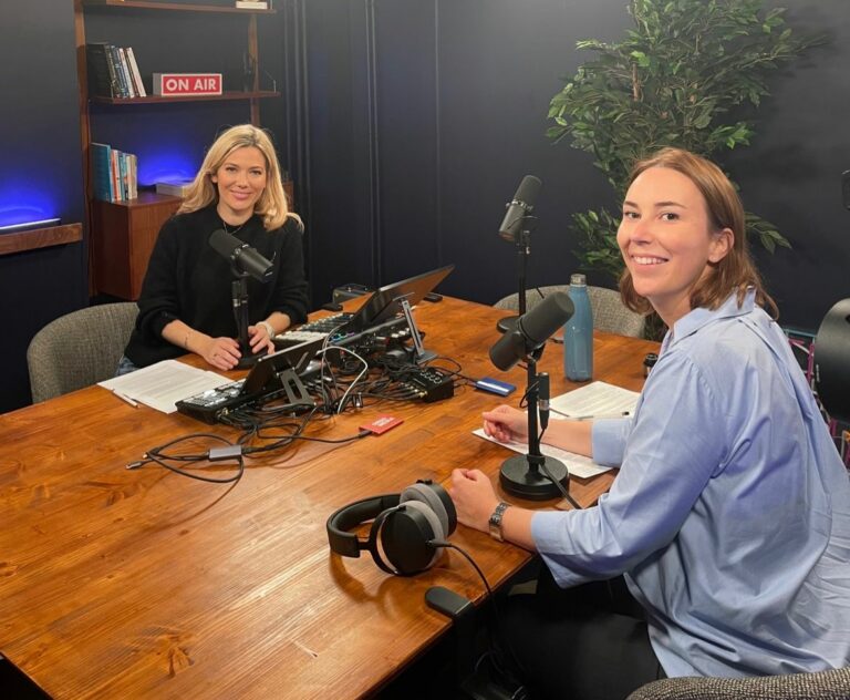 Caroline Brucker au micro de Claire Perset